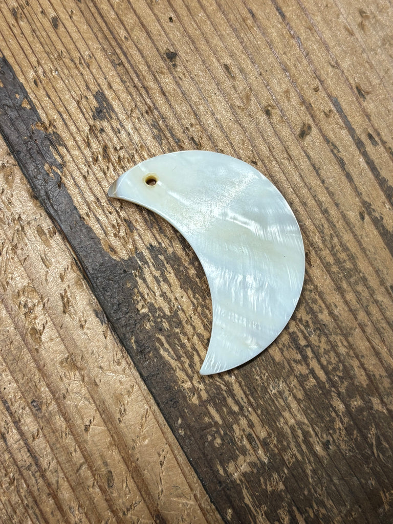 White Kabibe Moon Shell – California Hula Center