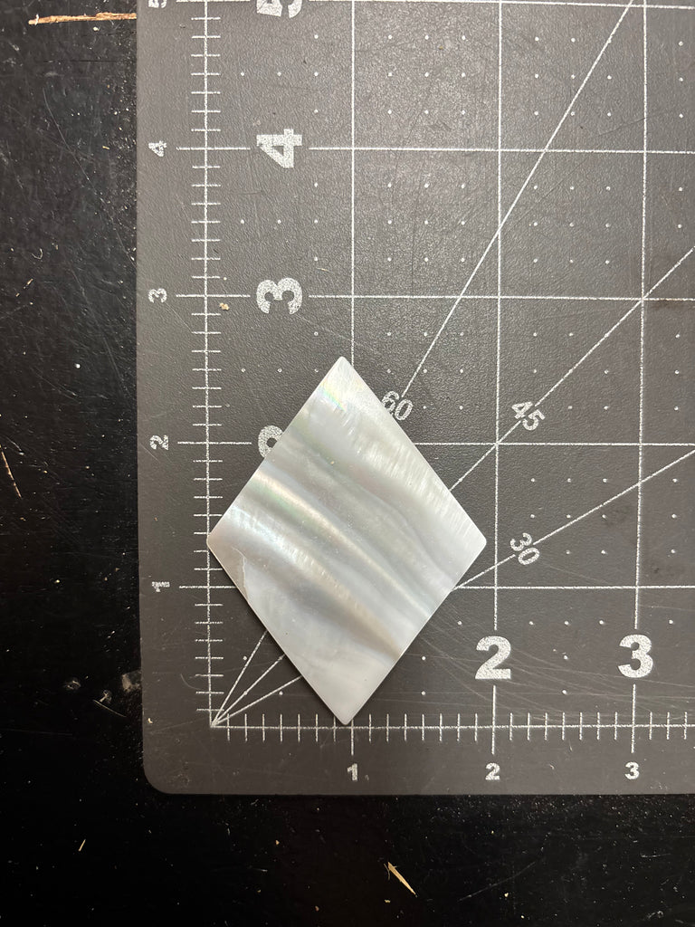 White Kabibe Diamond Shell – California Hula Center