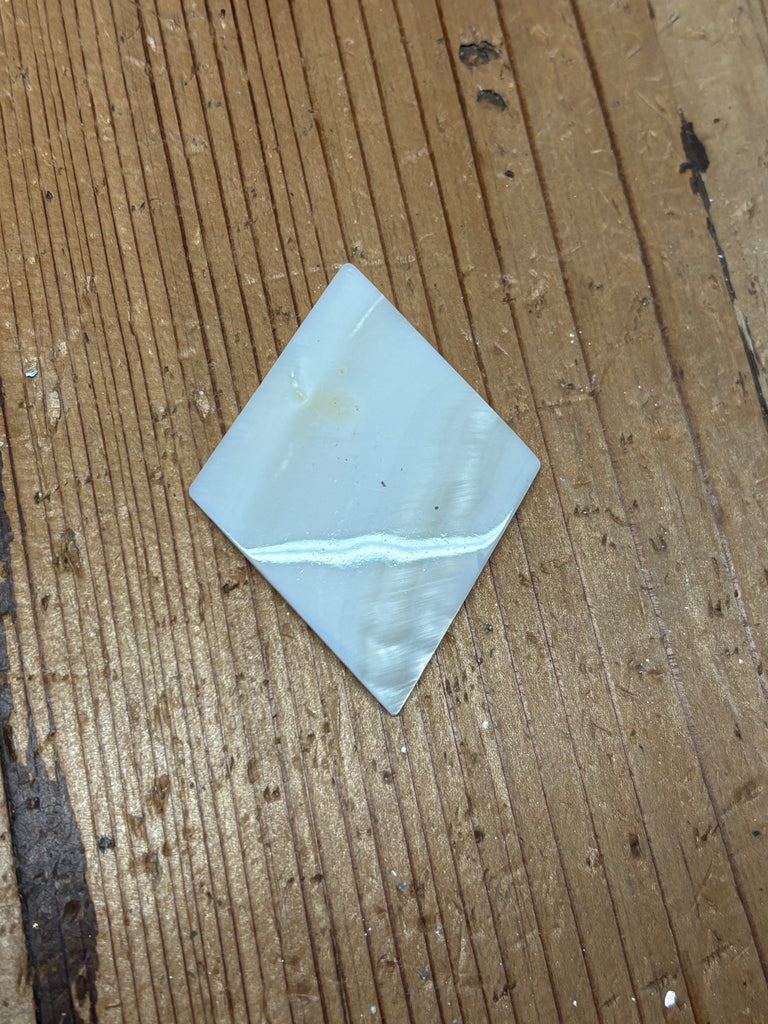 White Kabibe Diamond Shell – California Hula Center