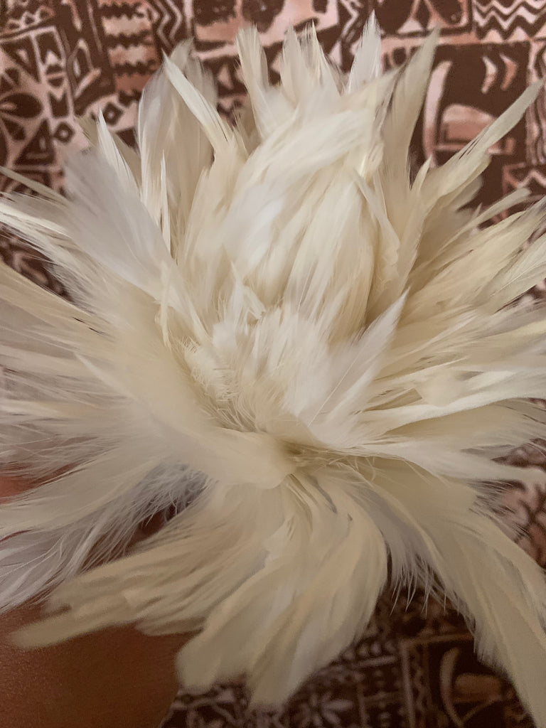 Natural White Rooster Schlappen Feathers – California Hula Center